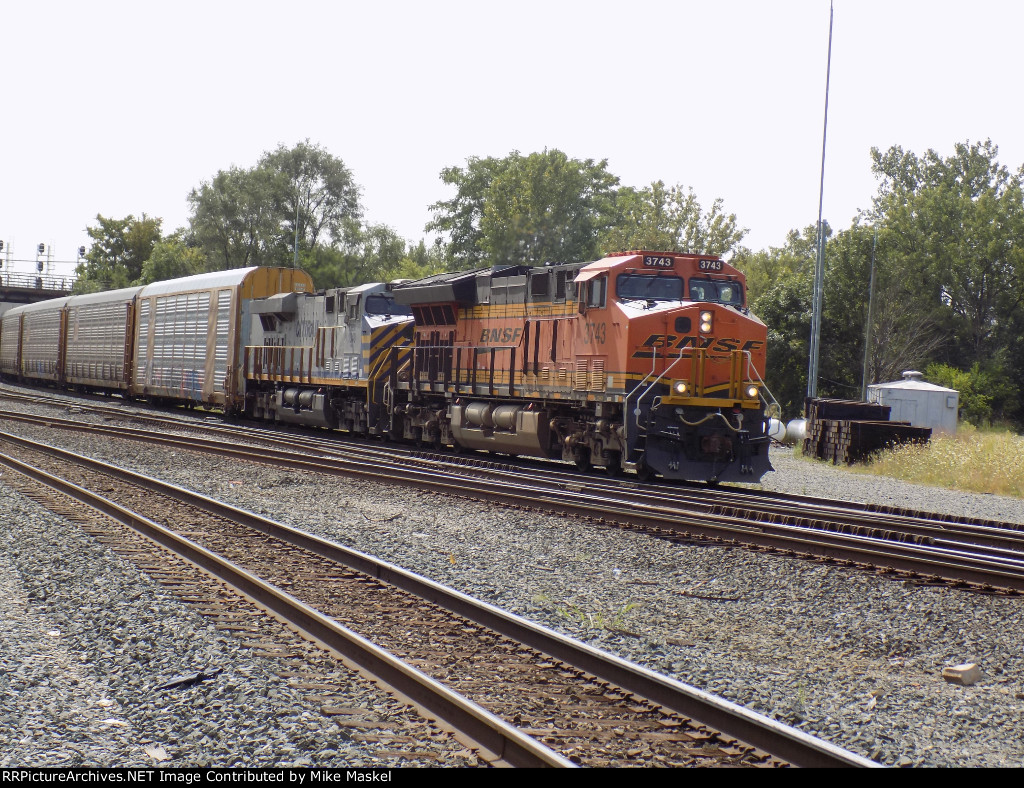 BNSF 3743